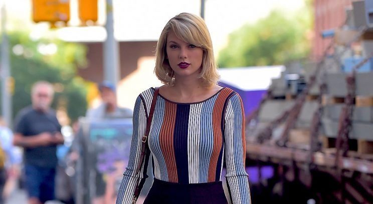 Taylor Swift Sends a Sweet Note to a Fan Who Invited Her to a ...